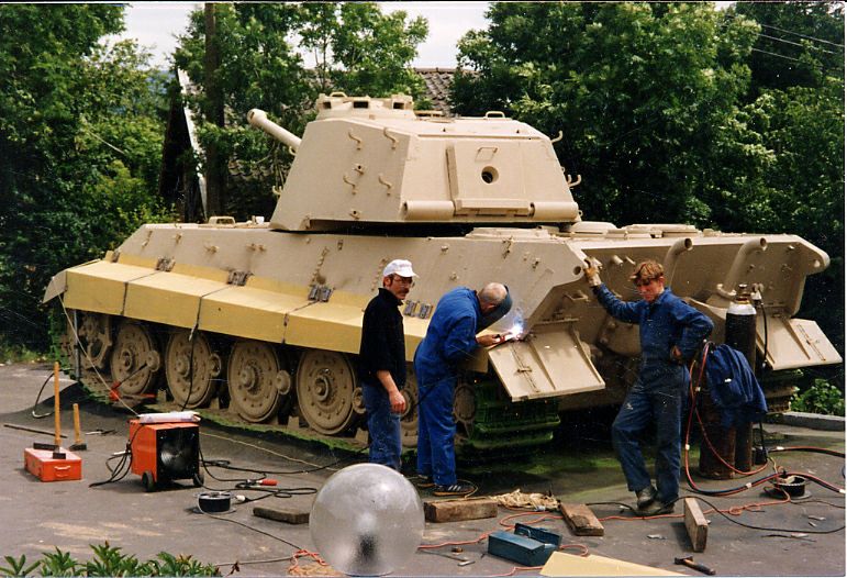 la restauración del Panzerkampfwagen VI Tiger II 213, La Gleize ...